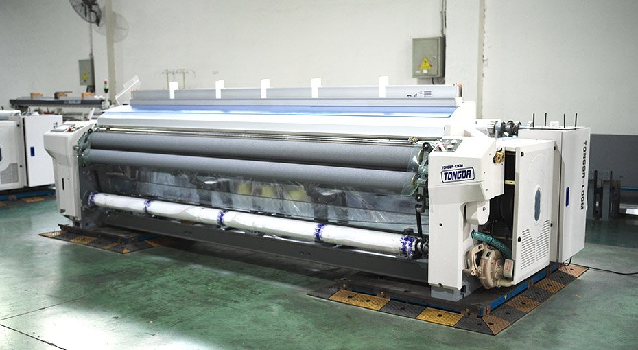 Water jet loom